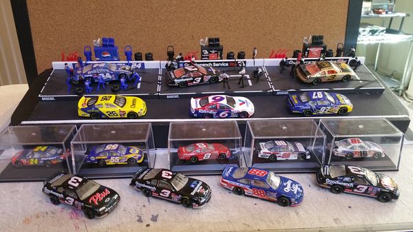 NASCAR DIORAMA (Collectibles) in Peoria, AZ